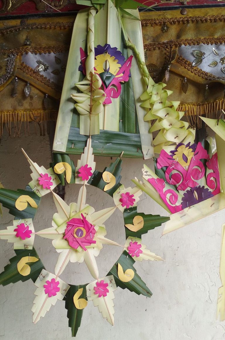 Ida Ayu Ketut Sepmiyani: Merawat Keindahan Sesaji Bali - Nawabali.id