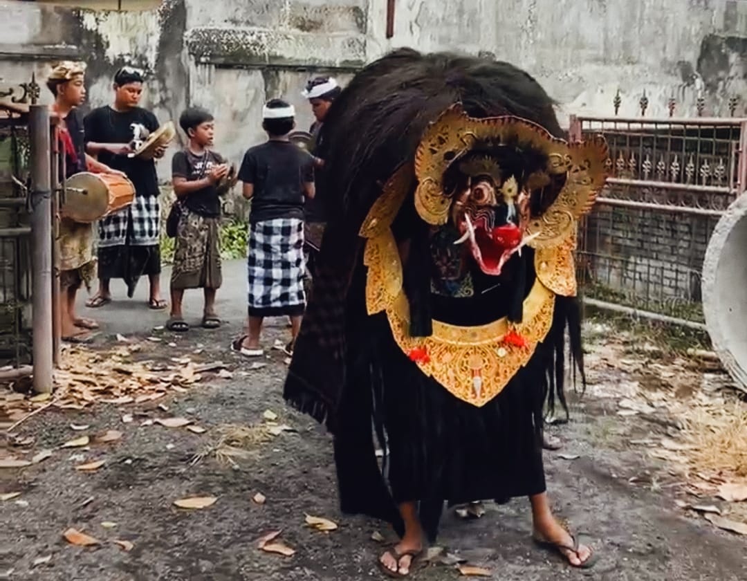 Makna Barong Bangkung dan ngelawang dalam Upacara Galungan dan Kuningan ...